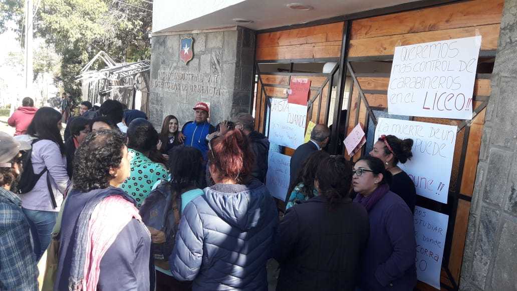 Alumnos se toman Liceo Industrial para exigir educación digna tras ... Alumnos se toman Liceo Industrial para exigir educación digna tras ...