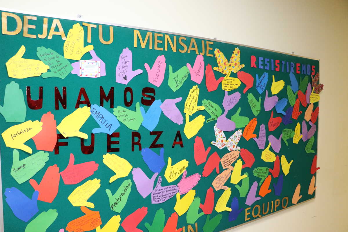Funcionarios crean mural de los buenos deseos para apoyarse en la ... Funcionarios crean mural de los buenos deseos para apoyarse en la ...